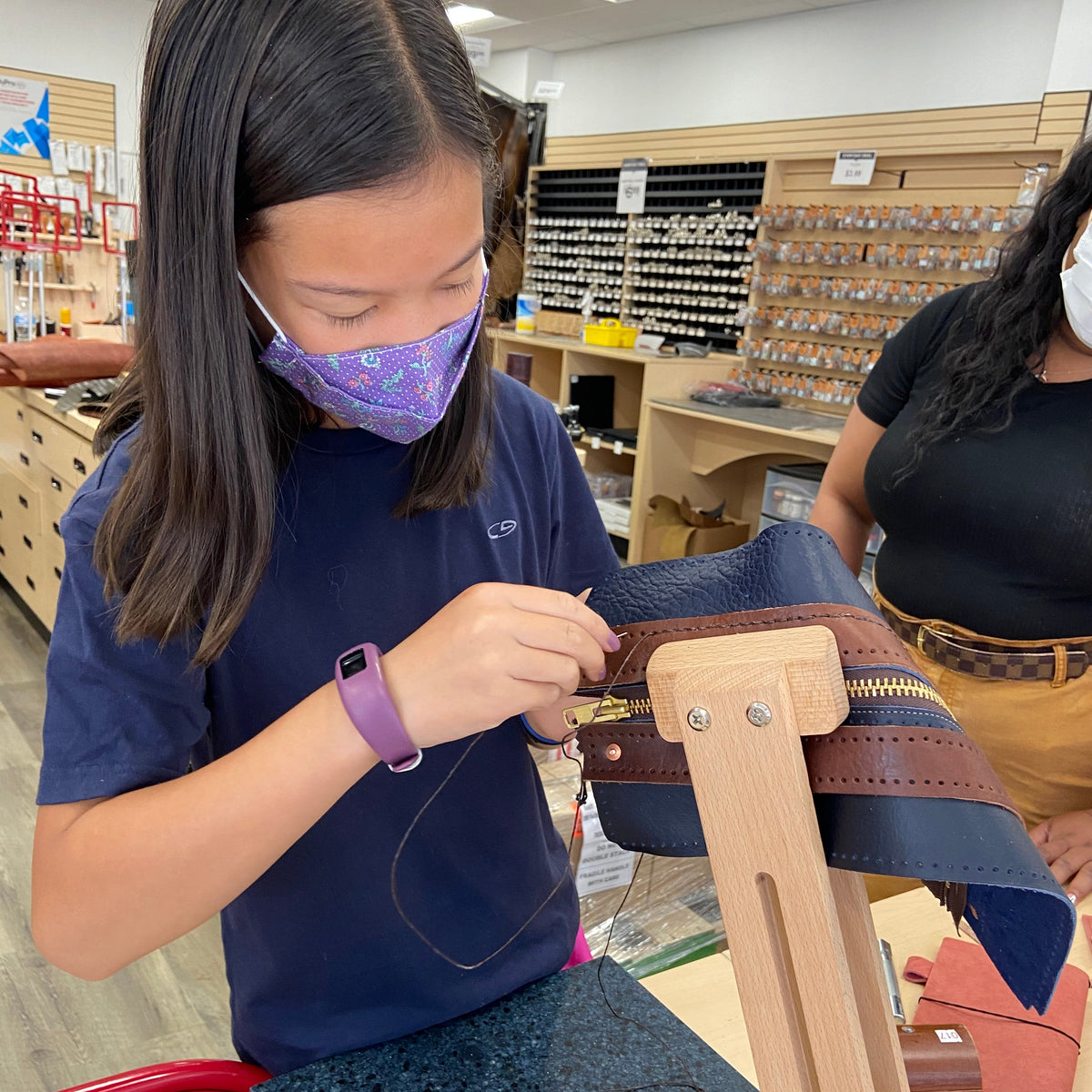 How to Start and End Hand-Sewing Lines in Leather — Tandy Leather, Inc.