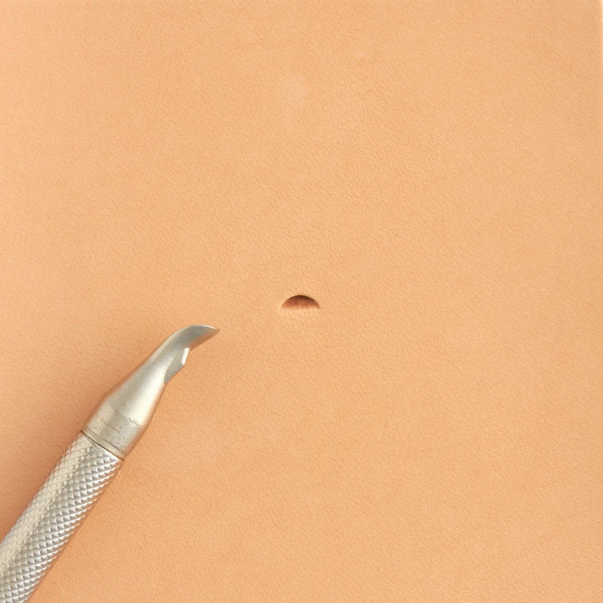 Craftool® Undercut Lifter Stamp — Tandy Leather, Inc.