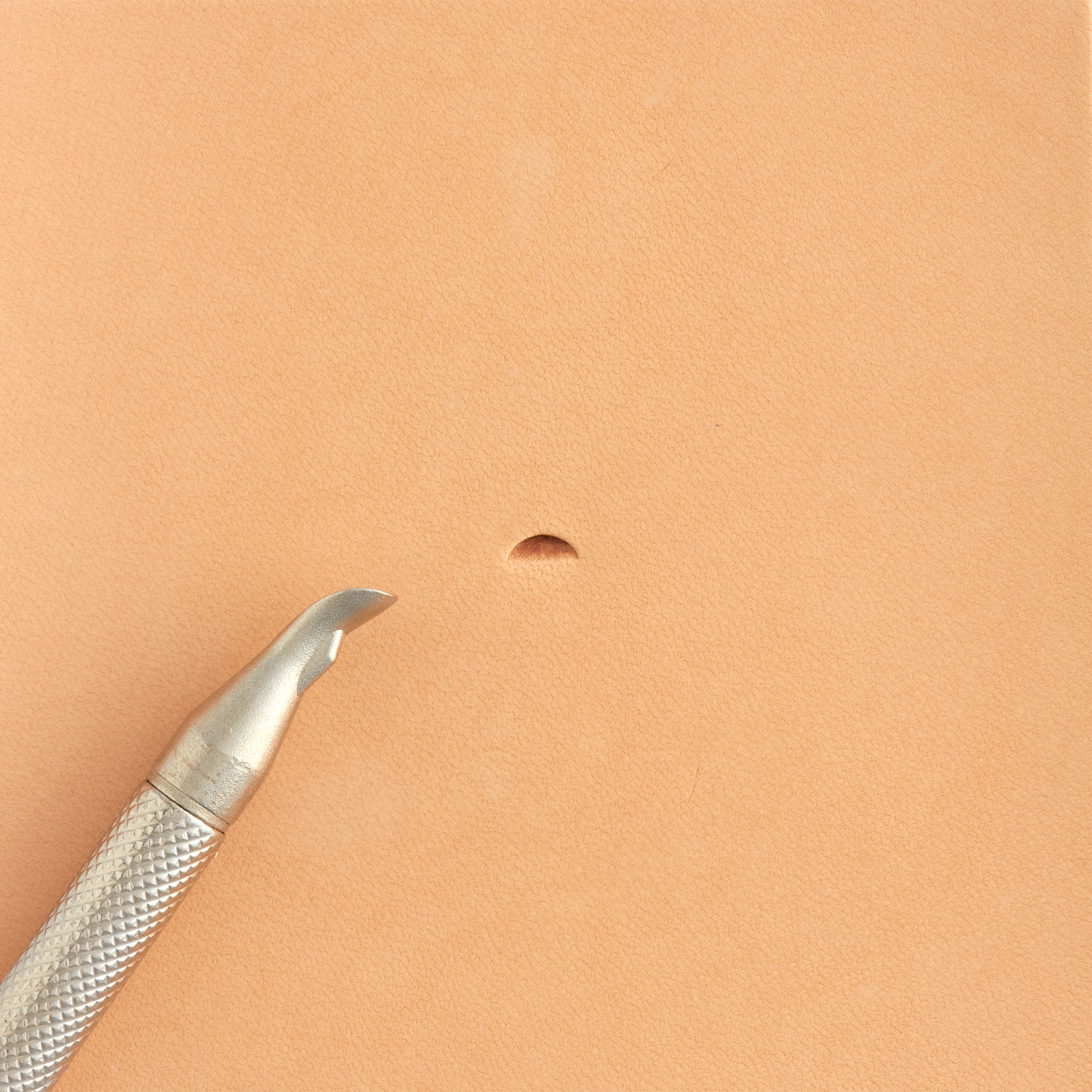 Craftool® Undercut Lifter Stamp — Tandy Leather, Inc.