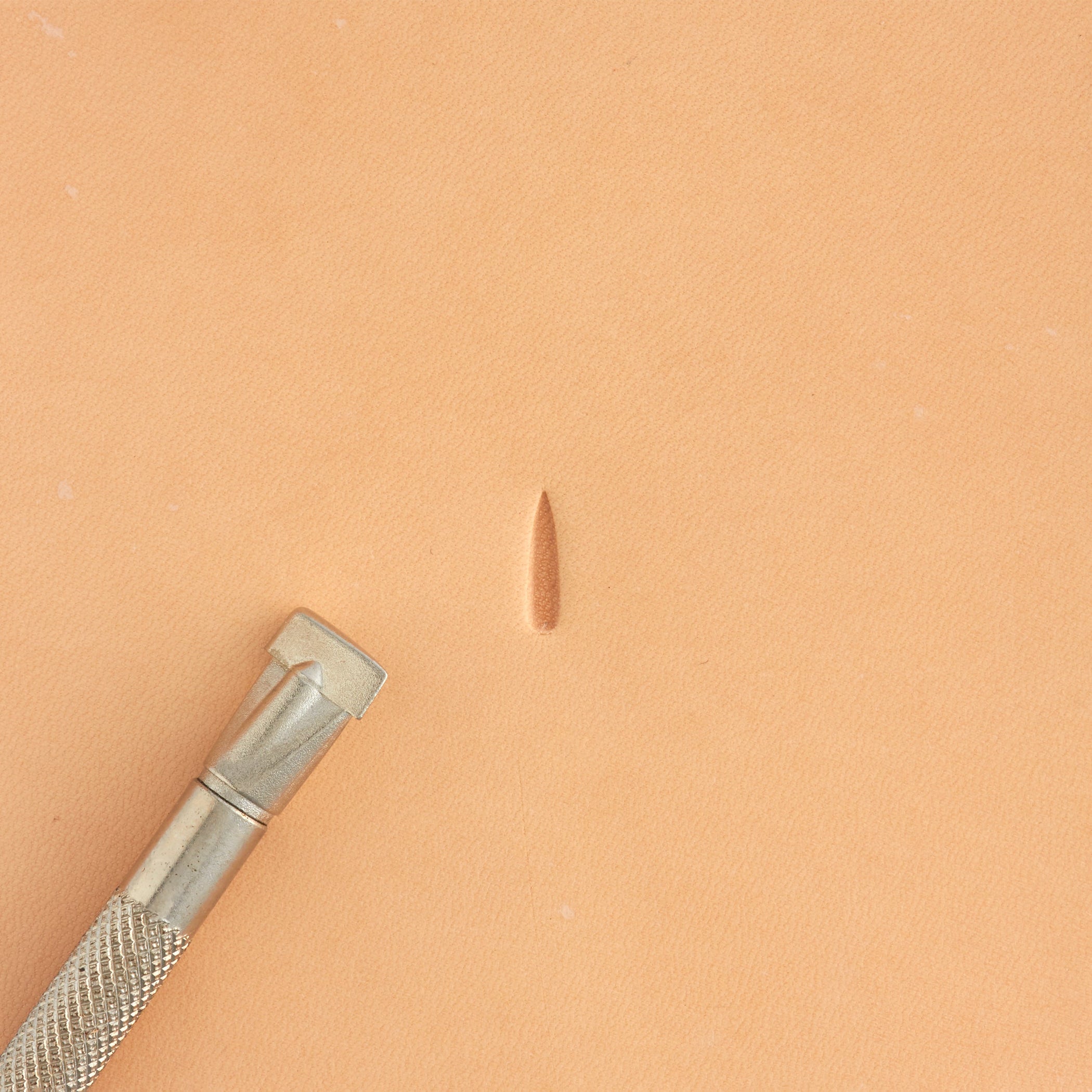 Craftool® Teardrop Shader Stamp — Tandy Leather, Inc.