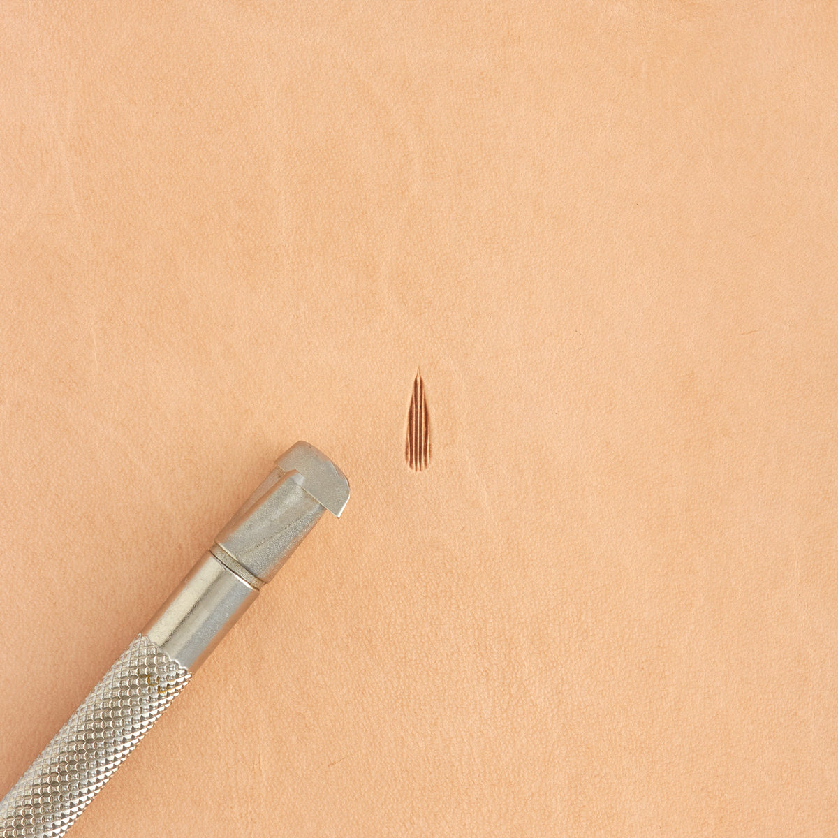 Craftool® Teardrop Shader Stamp — Tandy Leather, Inc.